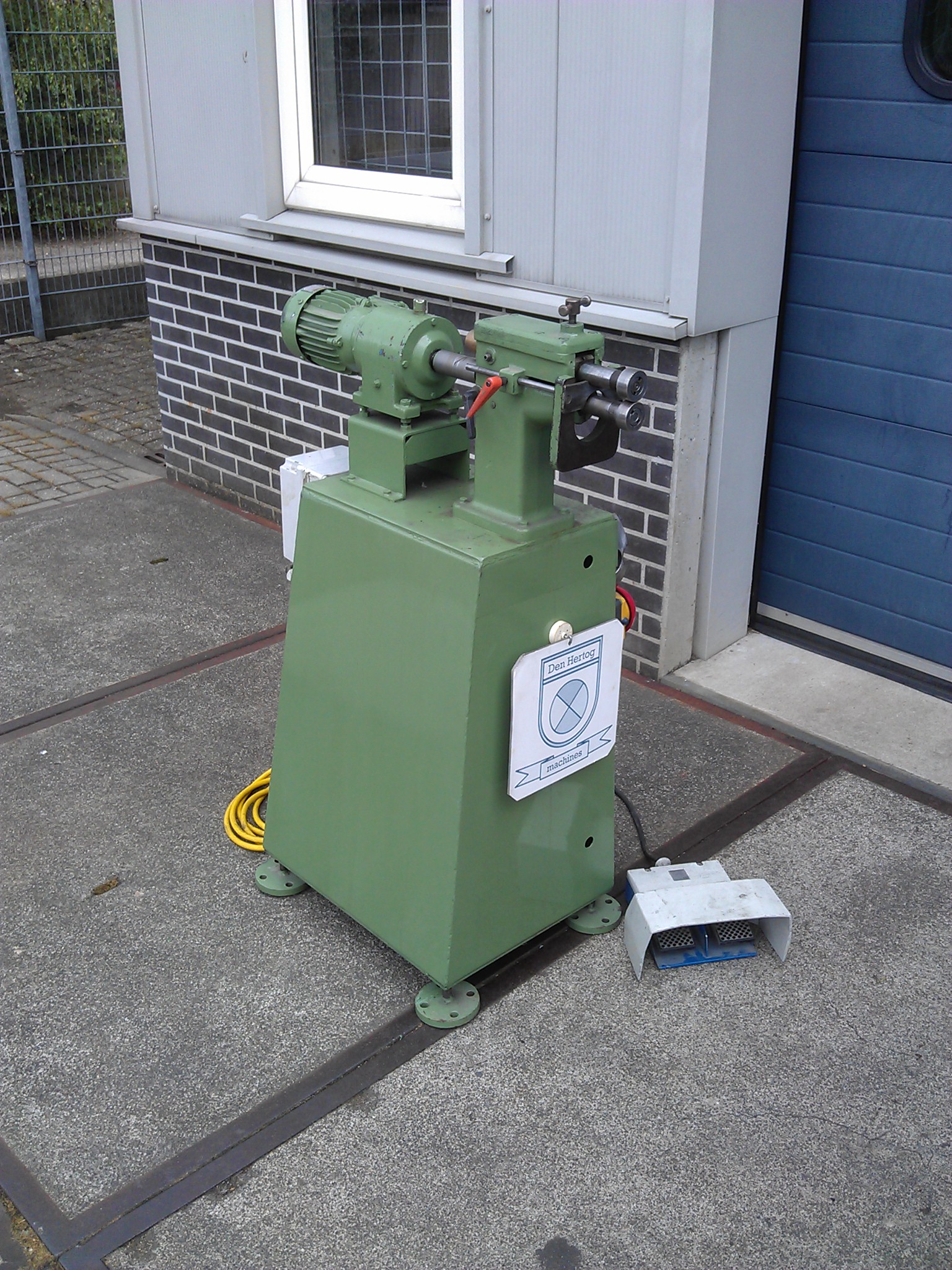 DEN HERTOG MACHINES BV te Rhenen, JORG voormachine gebruikte machines ...