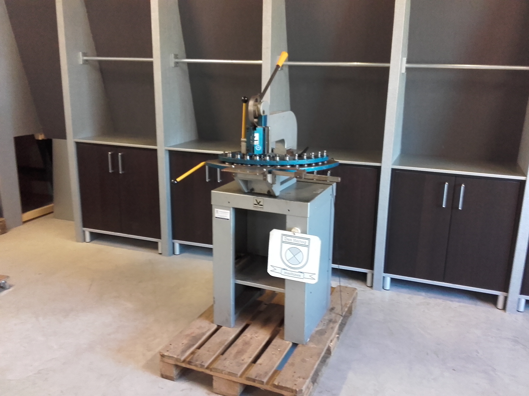 Gebruikte machines :: Metaalbewerking :: Pons knipmachine :: Gerver ...