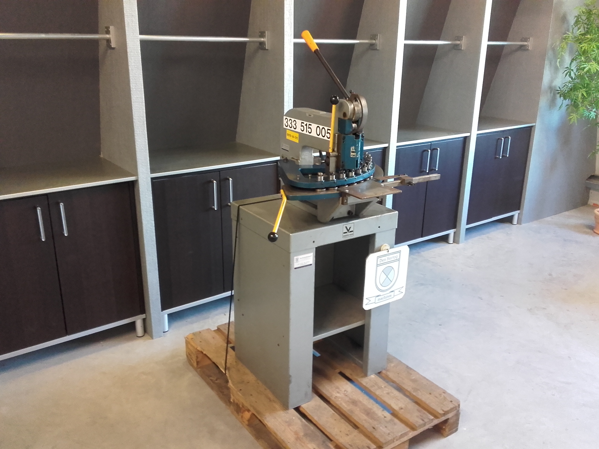 Gebruikte machines :: Metaalbewerking :: Pons knipmachine :: Gerver ...