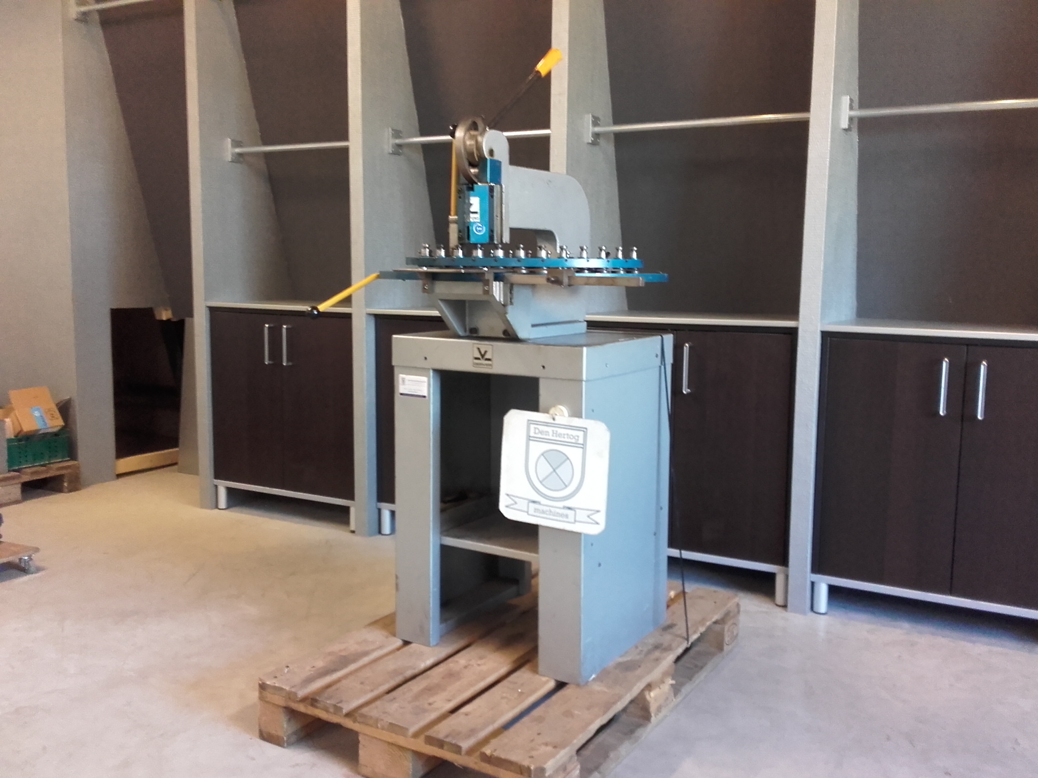 Gebruikte machines :: Metaalbewerking :: Pons knipmachine :: Gerver ...